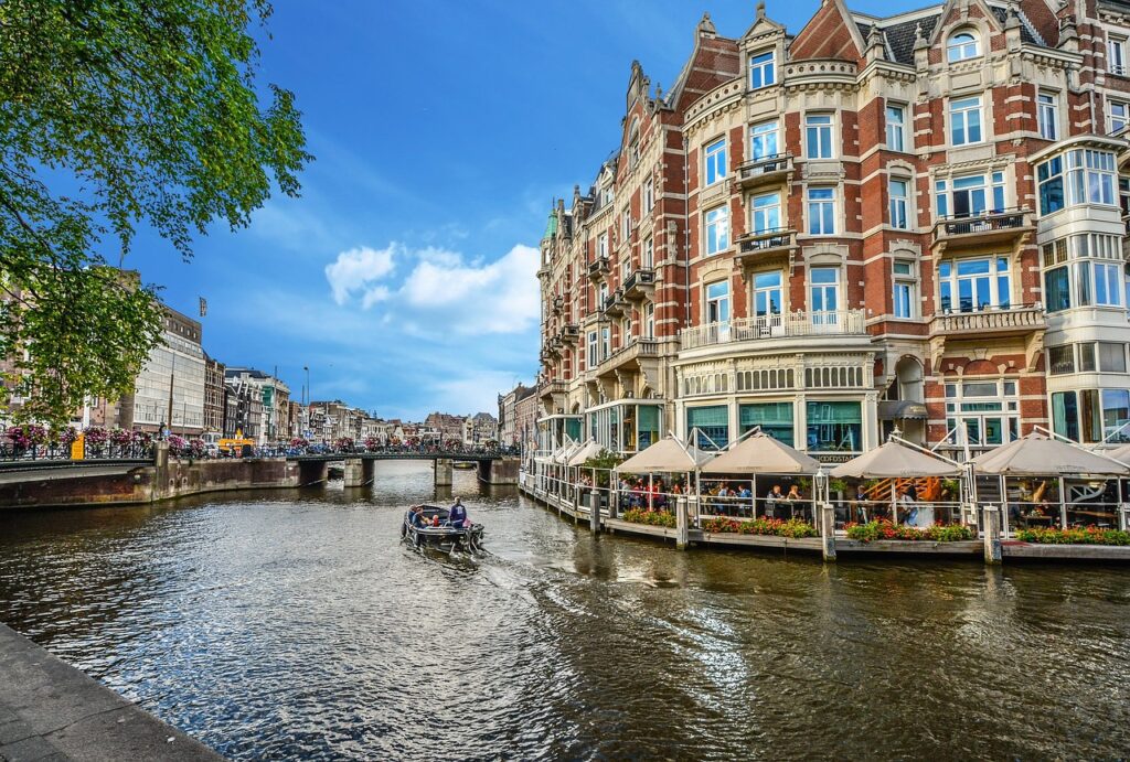 Beautiful European Cities Shaped by Canals - Waterviews Travel